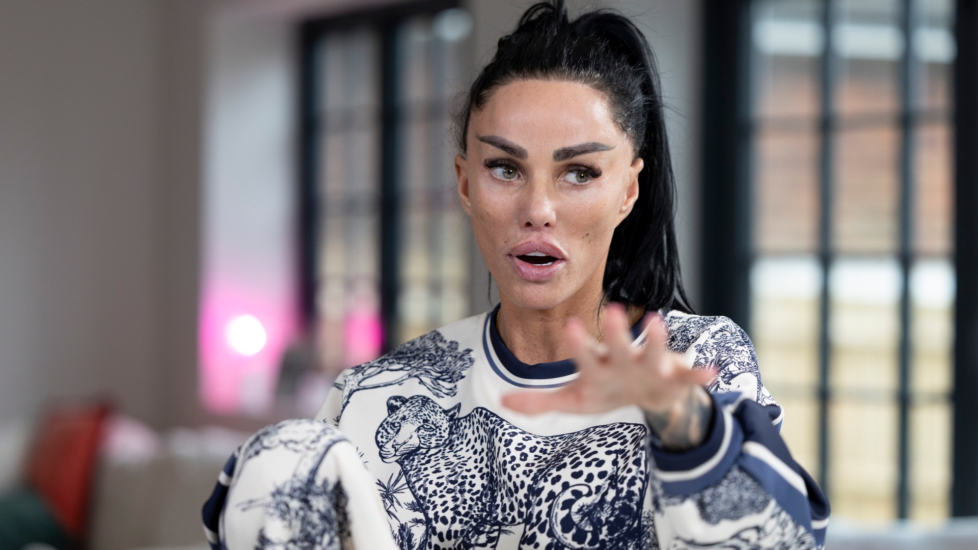 Bankrupt Katie Price flogs notorious £140k Barbie pink Range Rover for ...